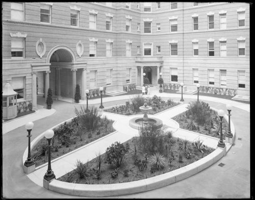 Graham Court Apartment House, One Of The Most Beautiful Courtyards In ...