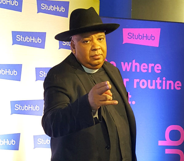 Santa Is “Down Wit Da King” Rev. Run Raps For The Holidays