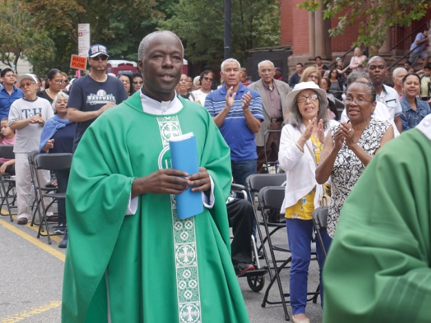 Street Mass Celebrated In East Harlem