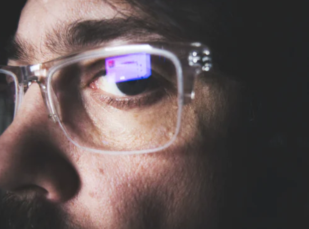 Blue Light Glasses: What Is It And How It Works