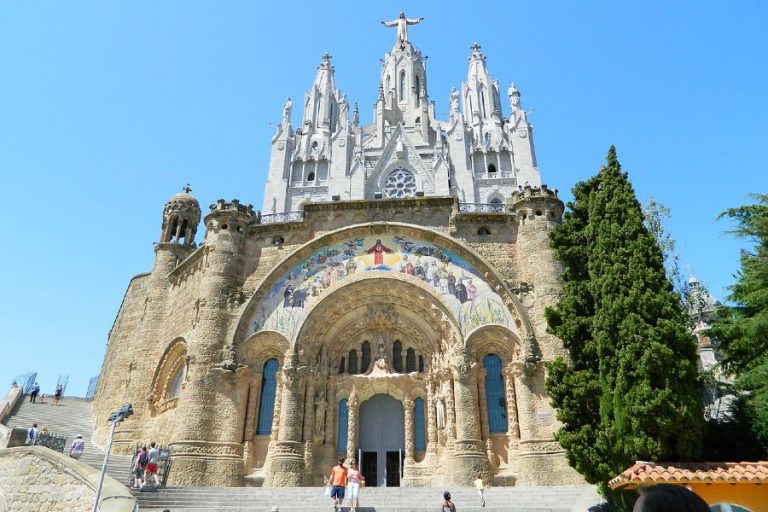 Experience The Magic Of Barcelona: All-Inclusive Package Vacations