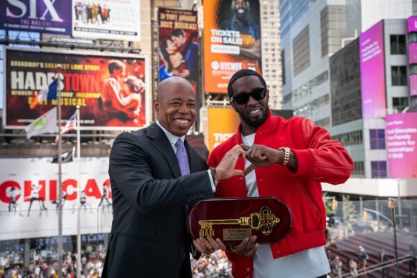 New York City Mayor Gives Harlem's Sean 'Diddy' Combs A Key To The City ...