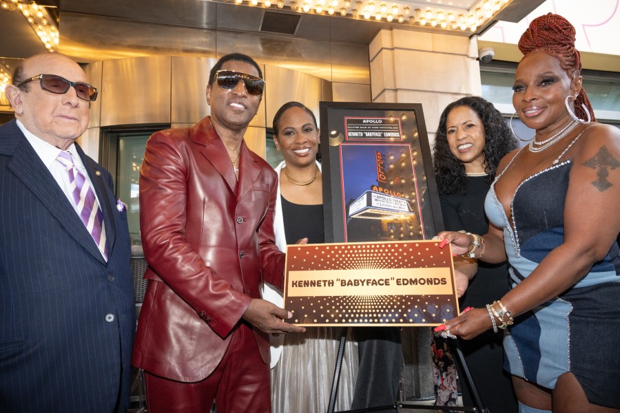 Joe, Chloe, And More At Harlem's Apollo Theater Honors Music Icon ...