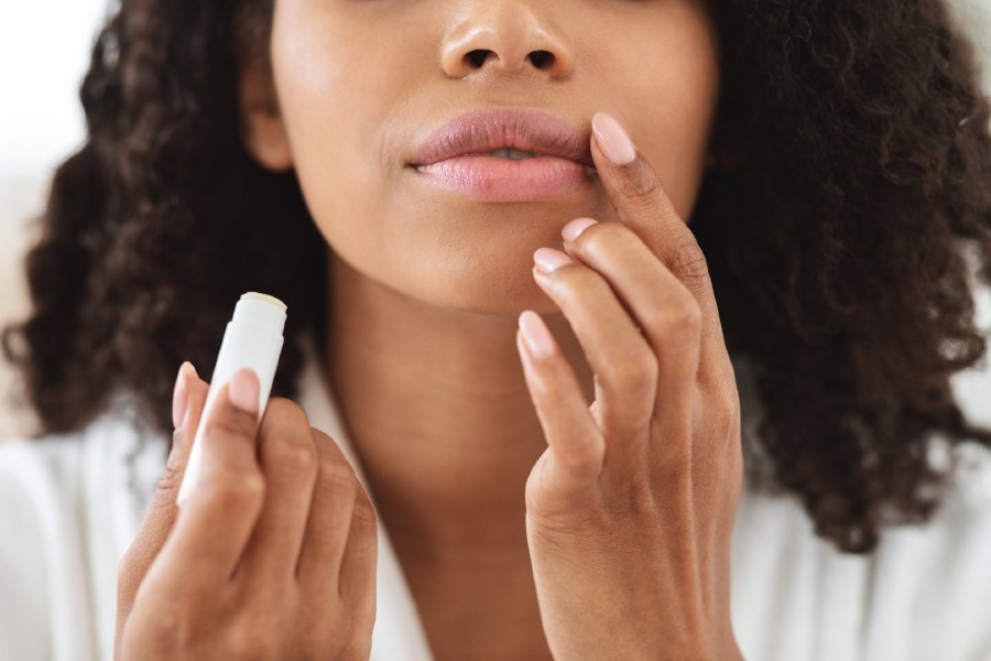 Seven Best Remedies To Prevent Your Lips From Getting Dry And Chapped
