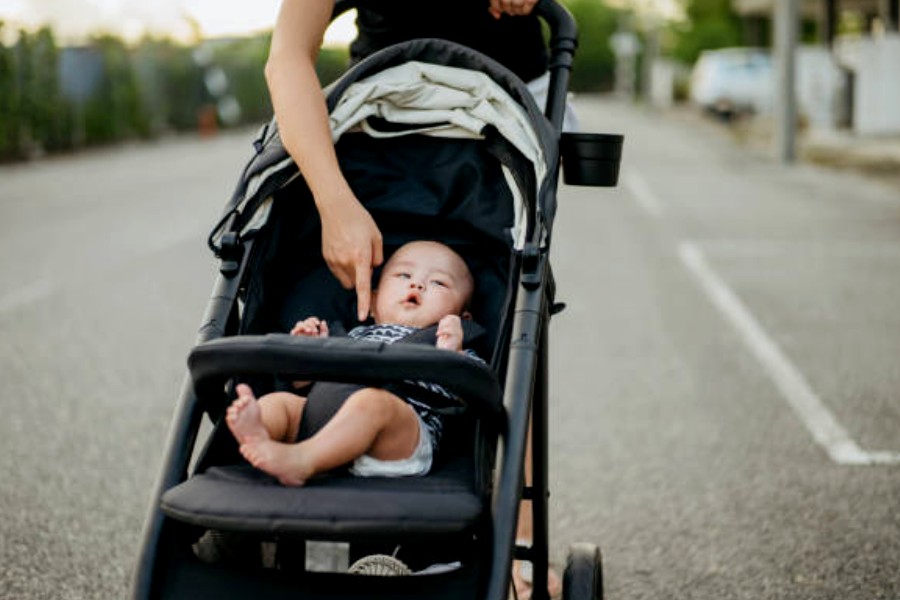 The Ultimate Guide To Stroller Gate Check Etiquette For Parents